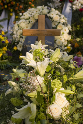 500 Burial detail Stock Pictures, Editorial Images and Stock Photos ...