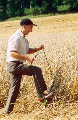 CROP CIRCLE HOAXERS DOUGLAS BOWER AND DAVID CHORLEY, BRITAIN - 1991 ...