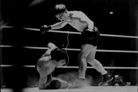 Dave Crowley Goes Down Knockout During Editorial Stock Photo - Stock ...