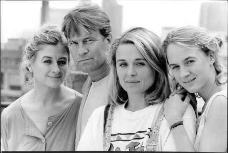 Cusack Sisters Actresses Lr Sorcha Cusack Redaktionelles Stockfoto ...