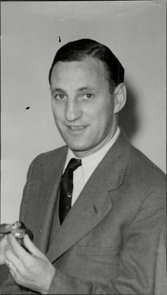 England Cricketer Sir Len Hutton Sir Editorial Stock Photo - Stock ...