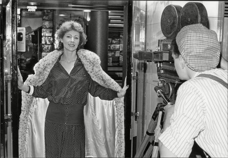 Jane How Actress Fur Coat Being Redaktionelles Stockfoto – Stockbild ...