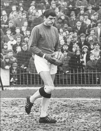 20,000 1960s football Stock Pictures, Editorial Images and Stock Photos ...