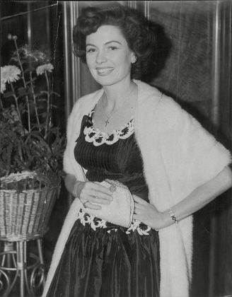 Actress Yolande Donlan Yolande Donlan Born : photos éditoriales de ...