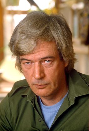 2 Journalist posed vietnam war photographer tim page at home in ...