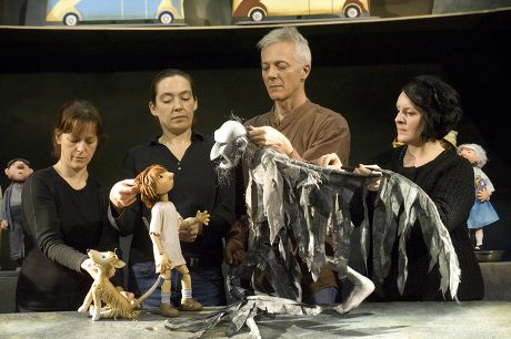 Puppeteers Lr Rachel Leonard Sarah Wright Editorial Stock Photo - Stock ...