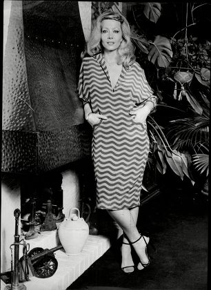 250 imágenes de Ingrid pitt - Imágenes de stock, imágenes editoriales y ...