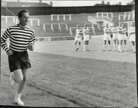 Professional Footballer Cricketer Stuart Leary Footballer Editorial ...