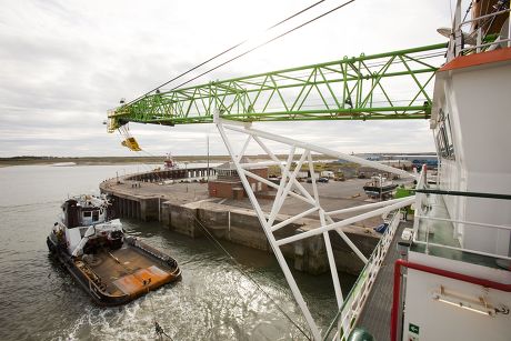 47 Towing a barge Stock Pictures, Editorial Images and Stock Photos ...
