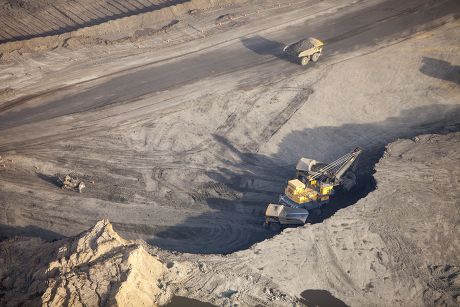 87 Bucket of oil Stock Pictures, Editorial Images and Stock Photos ...