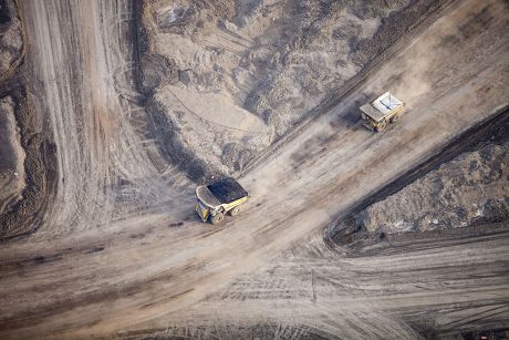 87 Bucket of oil Stock Pictures, Editorial Images and Stock Photos ...