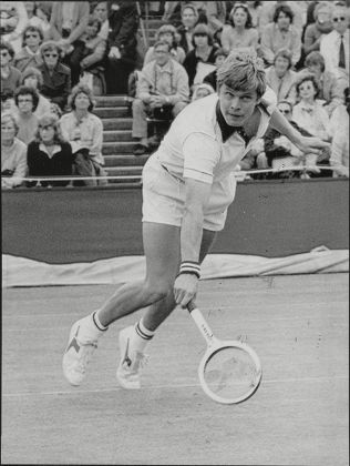 English Tennis Player Buster Mottram Wimbledon: redaktionellt stockfoto ...