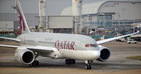 Qatar Dreamliner Boeing 787 Editorial Stock Photo - Stock Image ...