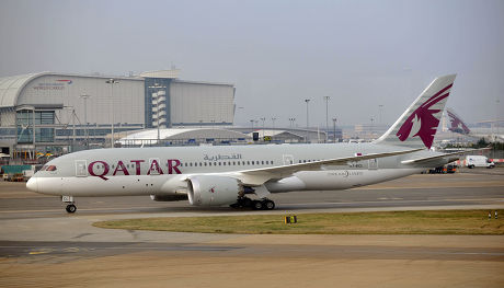 Qatar Dreamliner Boeing 787 Editorial Stock Photo - Stock Image ...