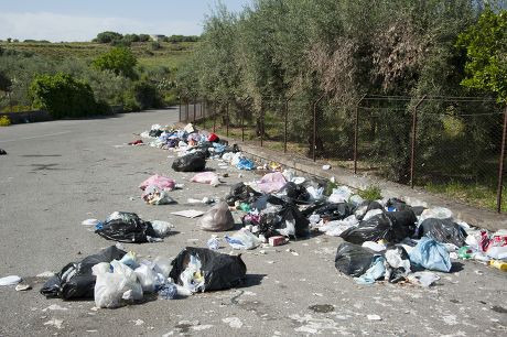 28 Roadside garbage disposal Stock Pictures, Editorial Images and Stock ...