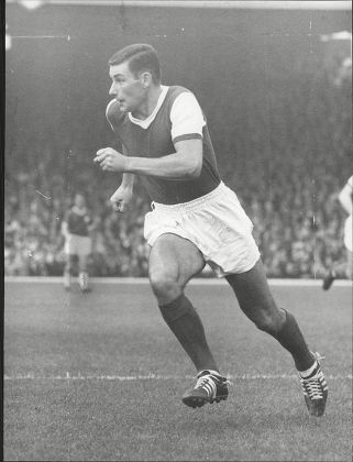 Footballer Terry Neill Action Arsenal Fc Editorial Stock Photo - Stock ...