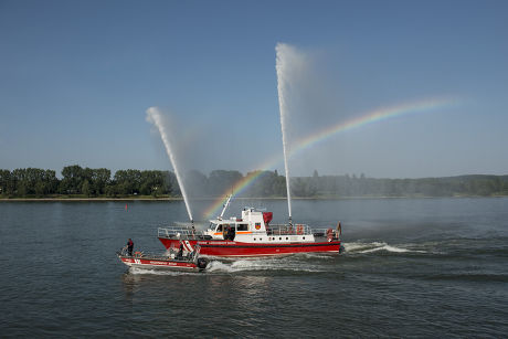 80 Fire fighting boat Stock Pictures, Editorial Images and Stock Photos ...