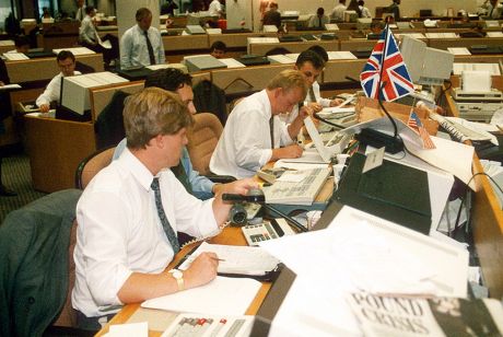 BLACK WEDNESDAY STERLING CRISIS IN THE LONDON STOCK MARKET, BRITAIN ...