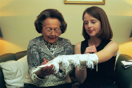 Annabel Cole Learns Etiquette Daylong Seminar - Foto de stock de ...