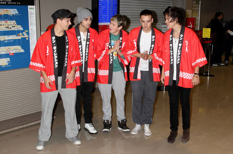__COUNT__ One Direction arrive at Narita International Airport, Tokyo ...