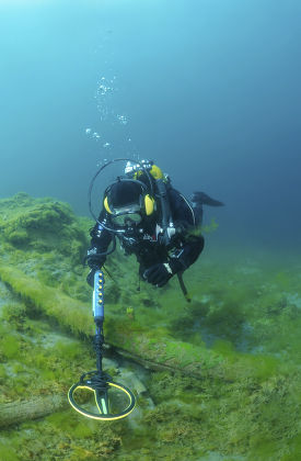 Diver Metal Detector Looks Treasure Under Editorial Stock Photo - Stock ...