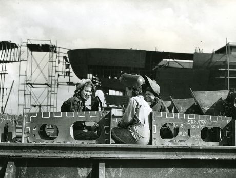 23 Women in shipyards Stock Pictures, Editorial Images and Stock Photos ...