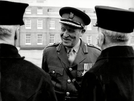 250 Award of the victoria cross Stock Pictures, Editorial Images and ...