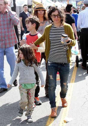 Sara Gilbert and girlfriend Linda Perry out and about in Los Angeles ...