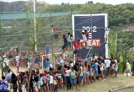Children Residents Complexo Do Alemao Climb Editorial Stock Photo ...