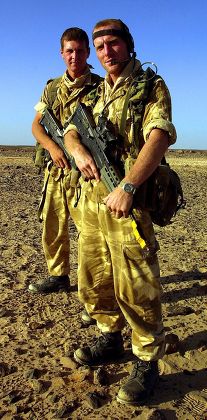 Royal Marine Commandos On Exercise Desert Editorial Stock Photo - Stock ...
