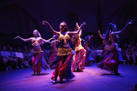 74 Belly dancers performance Stock Pictures, Editorial Images and Stock ...