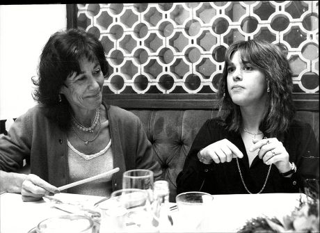 Pop Singer Suzi Quatro Right Anne Foto Stok Editorial - Gambar Stok ...