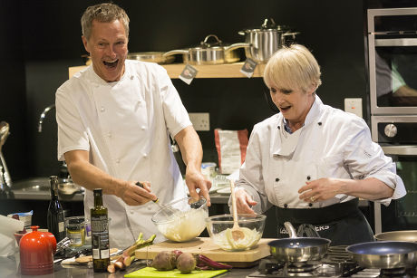 fotos de Nick Nairn Lesley Waters Tony Tobin - Foto de stock de ...