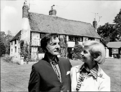 250 Hairdressing 1970s Stock Pictures, Editorial Images and Stock ...