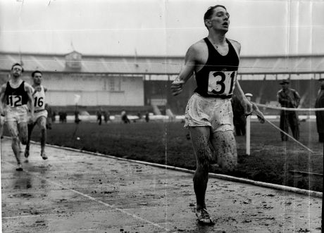 31 Short track runners Stock Pictures, Editorial Images and Stock ...