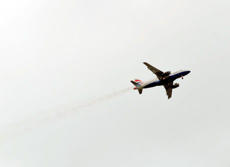 Ba762 Plane Above Heathrow Smoke Billowing Editorial Stock Photo ...