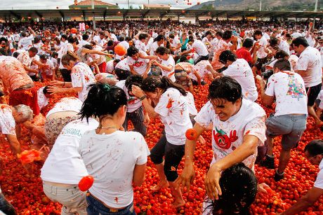 Revellers Take Part Annual Tomato Fight Editorial Stock Photo - Stock ...
