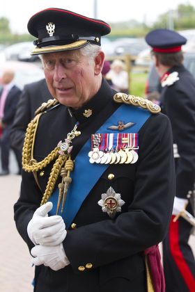 Prince Charles presents new colours to the Mercian Regiment at the ...