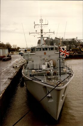 Hms Cottesmore Royal Navy Minesweeper Ship - Foto de stock de contenido ...
