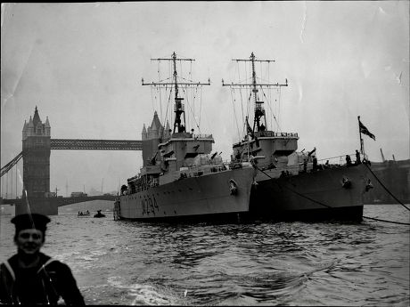 Royal Navy Mnesweepers Hms Pincher Left Editorial Stock Photo - Stock ...