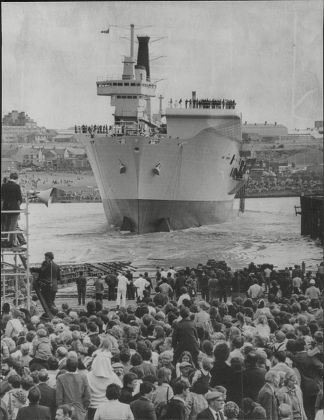 92 Catapult ship Stock Pictures, Editorial Images and Stock Photos ...