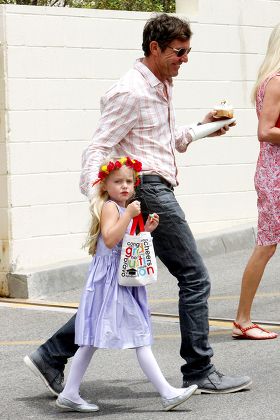 fotos de Dennis Quaid Zoe Grace Quaid - Foto de stock de contenido ...
