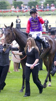 Queens Horse Estimate Comes Into Winners Editorial Stock Photo - Stock ...