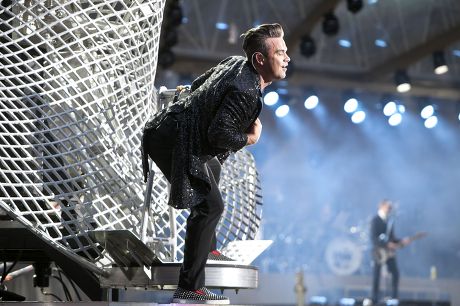 Robbie Williams in concert during his Take The Crown Tour, Wembley ...