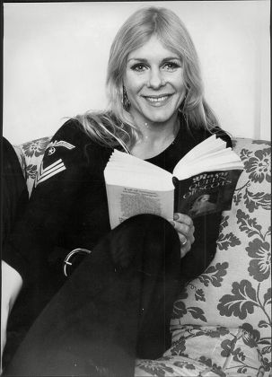 June Ritchie Born 31 May 1938 Redaktionelles Stockfoto – Stockbild ...