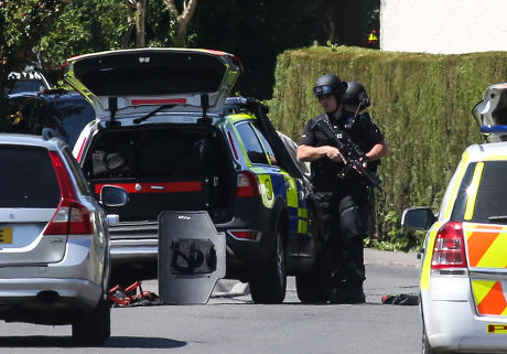 Armed Police Surround House Kidlington Editorial Stock Photo - Stock ...