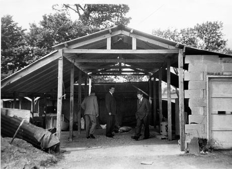 Leatherslade Farm Shed Where Train Robbers Editorial Stock Photo ...