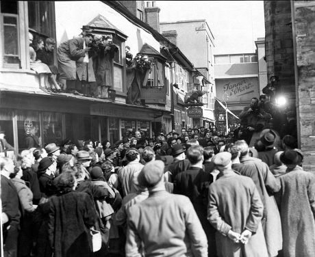 Crowd Onlookers Outside Horsham Magistrates Court Editorial Stock Photo ...