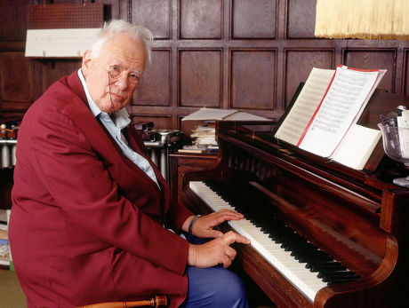 imágenes de Patrick Moore at his home in Selsey, Sussex - 1997 ...