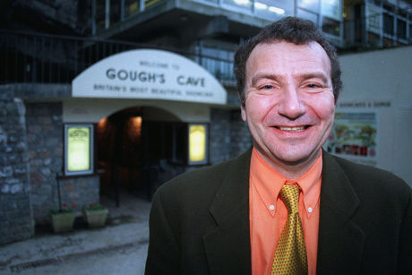 __COUNT__ ADRIAN TARGETT WHO TRACED HIS ANCESTRY BACK TO THE CAVEMEN ...